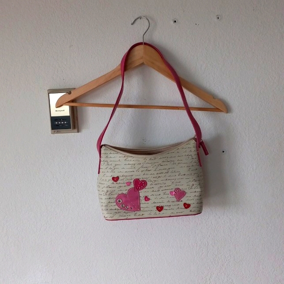 Fossil | Bags | Fossil Heart Letter Script Purse Leather | Poshmark